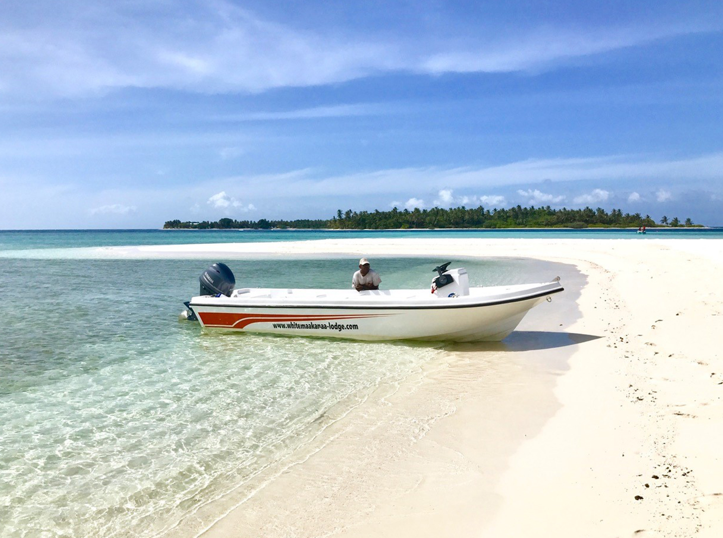 Maldive in barca - White Maakanaa Lodge